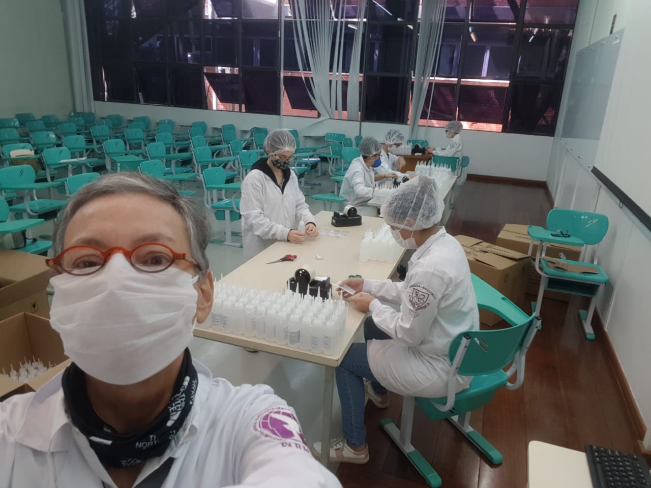 Voluntários - FACULDADE DE CIÊNCIAS FARMACÊUTICAS - USP